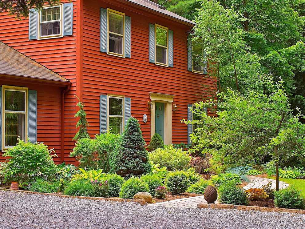 Red Colonial House With Front Garden #51025 | House Decoration Ideas