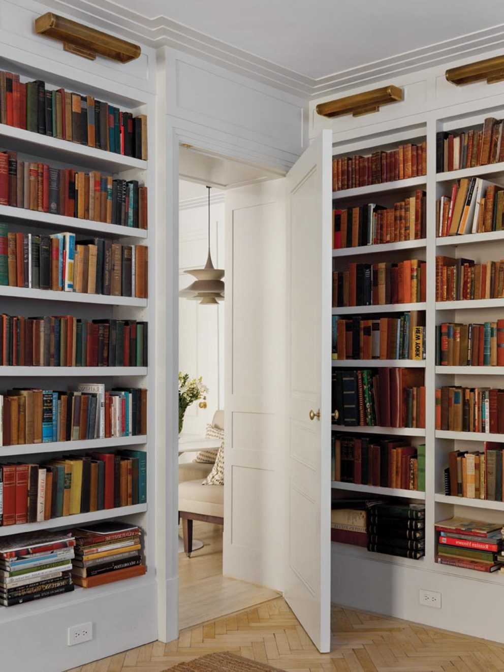 Explore Photos of Traditional Bookshelves (Showing 13 of 15 Photos)