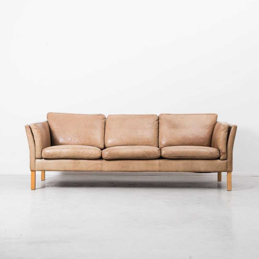 Photo Gallery of Light Tan Leather Sofas (Showing 16 of 30 Photos)