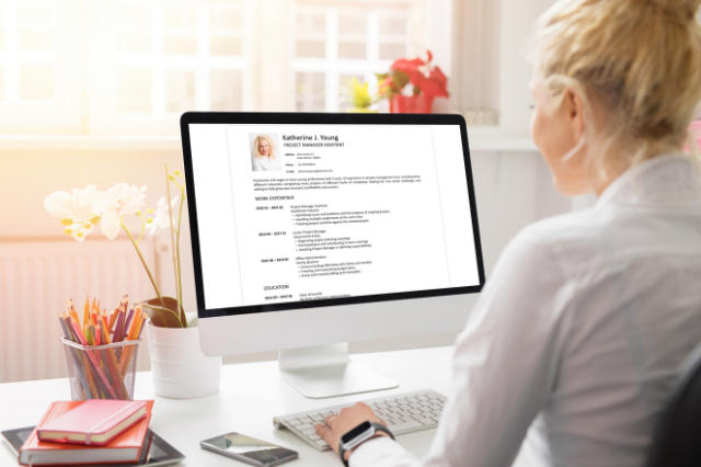 5 Website Terpercaya untuk Membuat CV Secara Online - Informatikamu