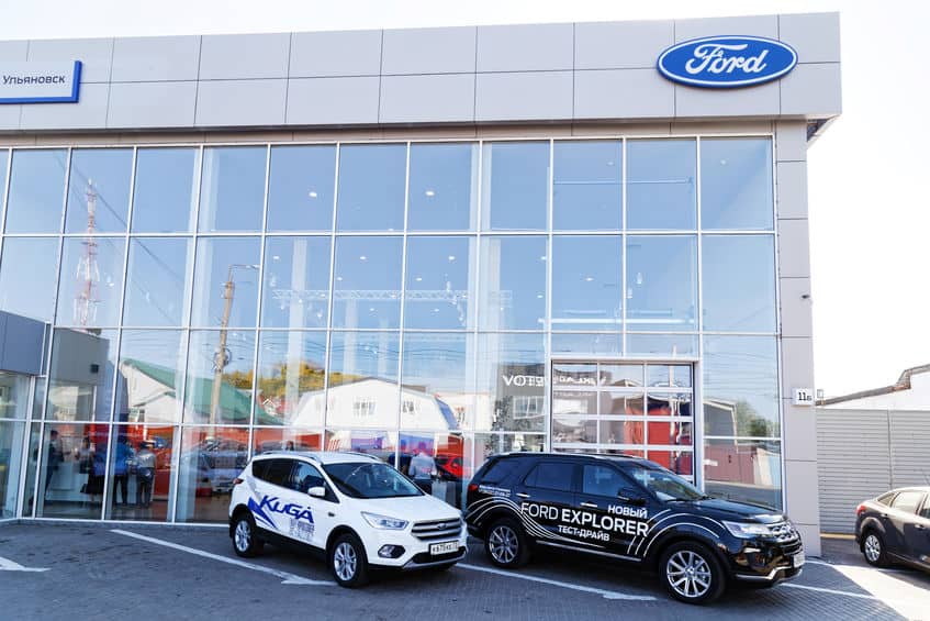 Ford stock price drops 5% on warnings of first-quarter losses | Invezz