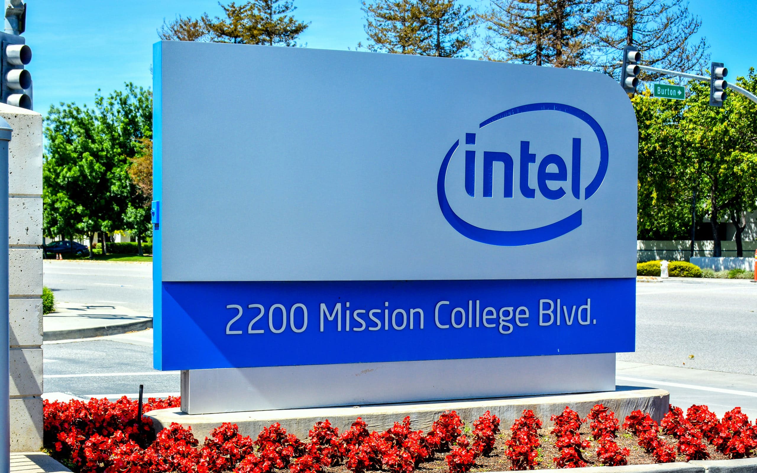 Intel stock price gains 5% as hedge fund calls for strategic changes ...