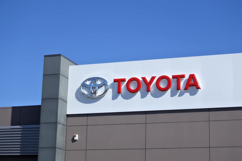 Should you buy Toyota Motors shares after dropping 25% YTD? | Invezz