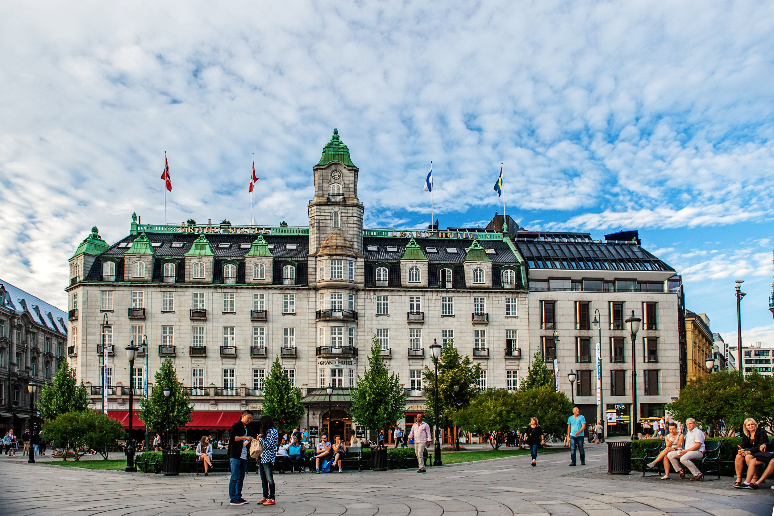 USD/NOK forms bullish chart pattern after Norges Bank surprise