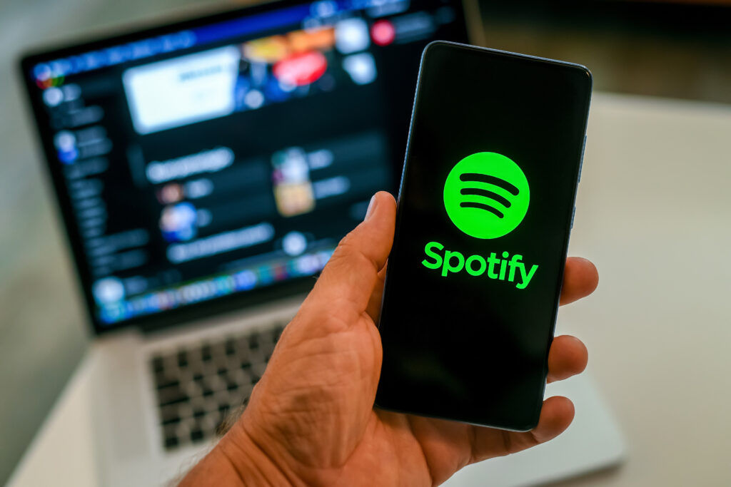 Spotify stock price could drop to $387 as insiders sell | Invezz