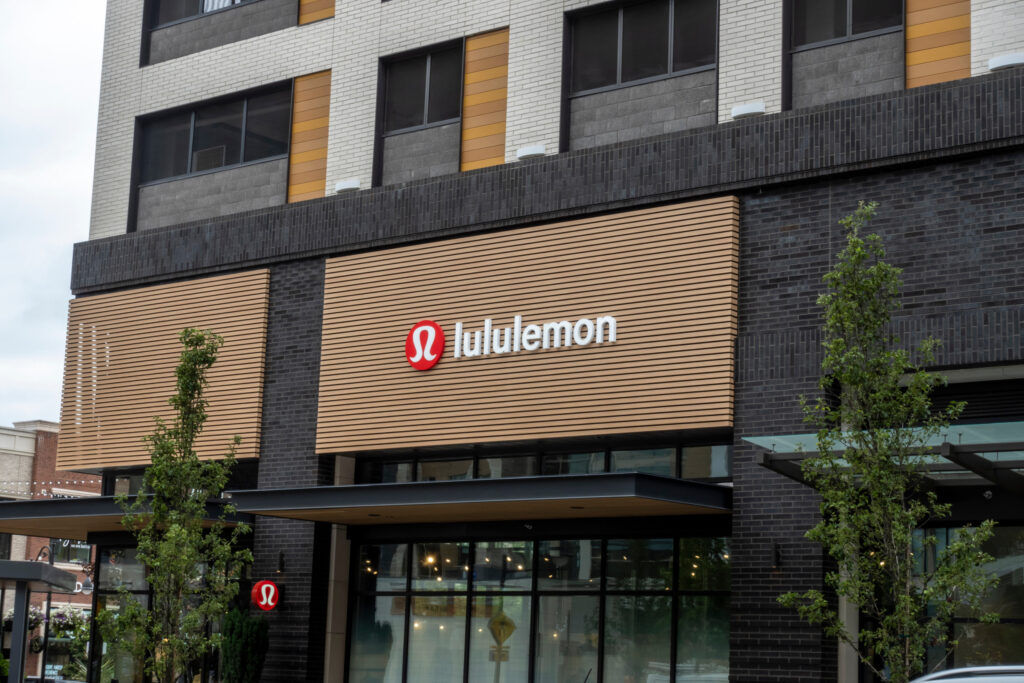 Lululemon stock: valuation reset done, 20% gains possible | Invezz