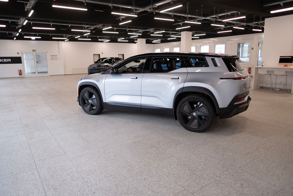 Fisker stock price forecast: between a rock and a hard place