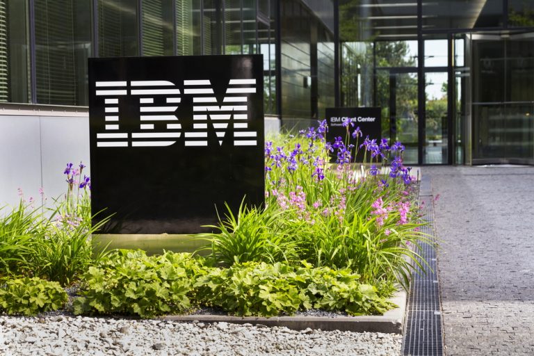 IBM stock price analysis: risky pattern points to a retreat in 2025 ...