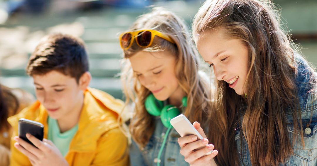 Australia to introduce social media age limit of 16 | Invezz | Invezz