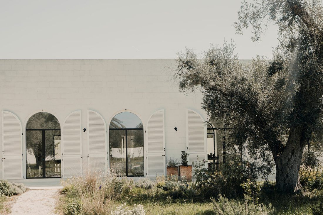 Styled shoot: Quiet luxury in a tranquil-luxe Italian setting | Ivory Tribe