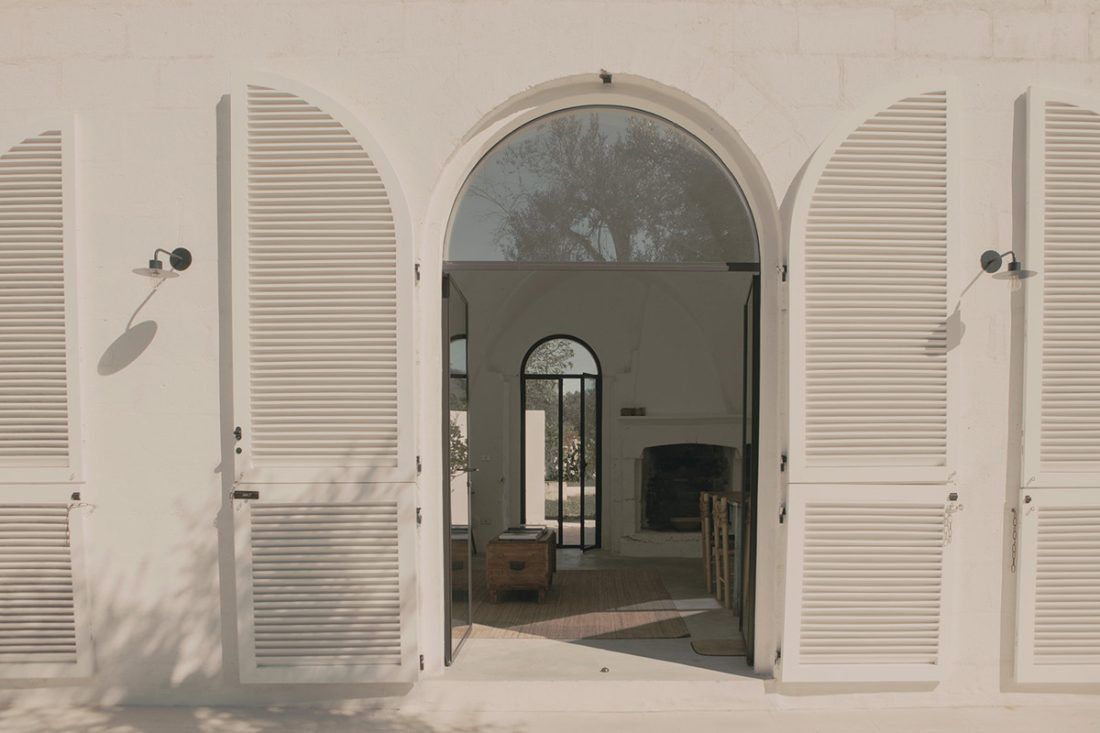 Styled shoot: Quiet luxury in a tranquil-luxe Italian setting | Ivory Tribe