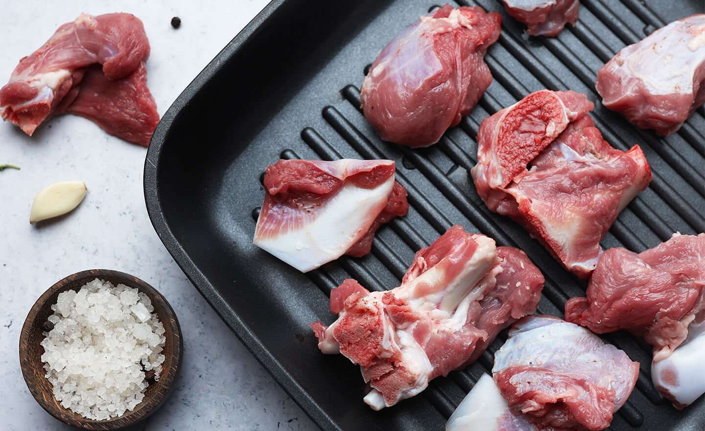 Buy Mutton Shoulder Cut (Front Leg) mutton Online | 90 Mins Delivery ...