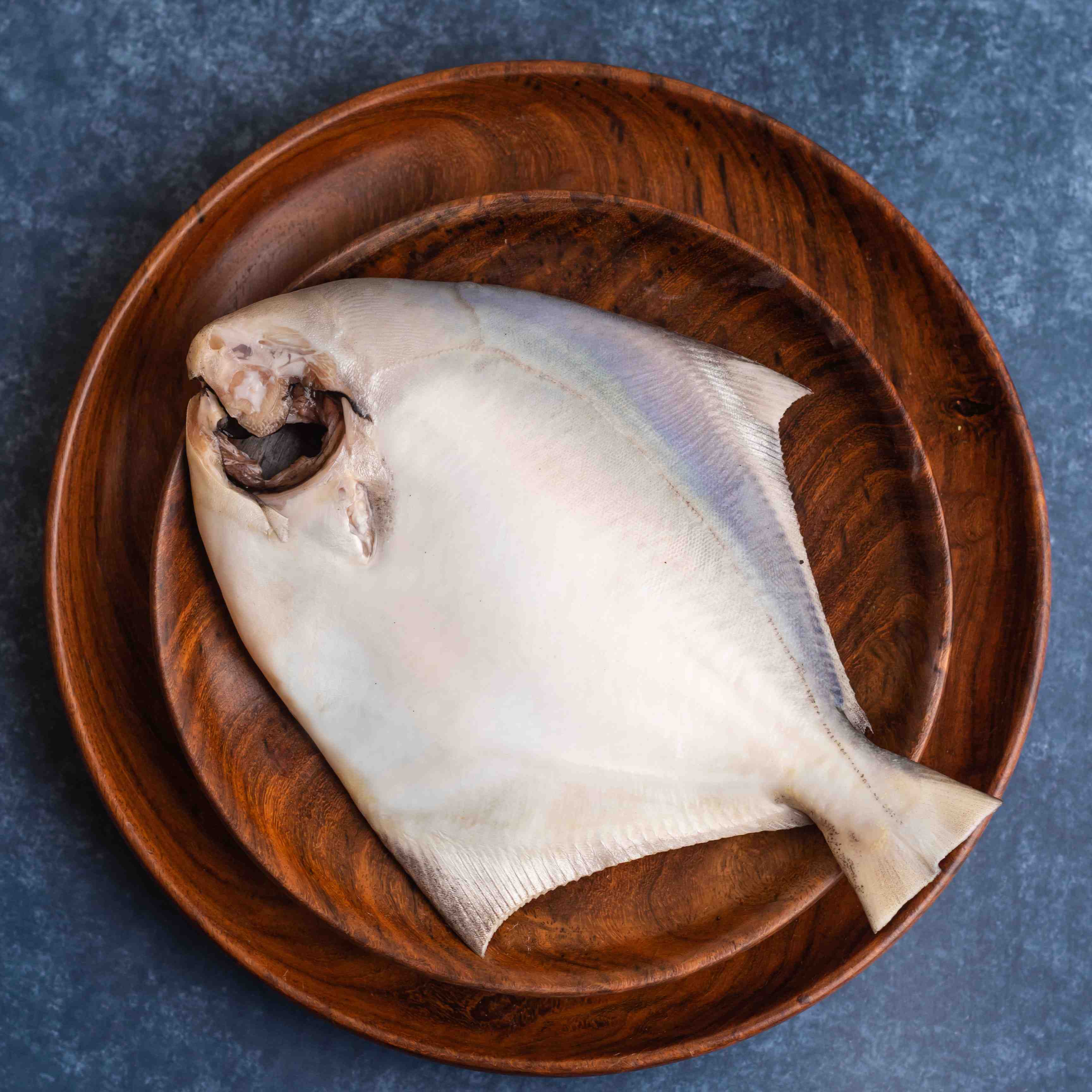 Buy White Pomfret /Paplet (Whole) fish Online | 90 Mins Delivery - Halalbox