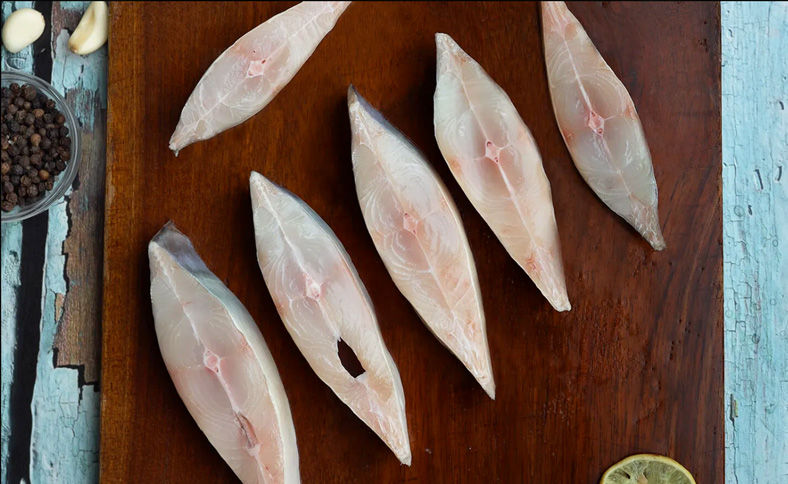 Buy Pomfret Steak fish Online | 90 Mins Delivery - Halalbox