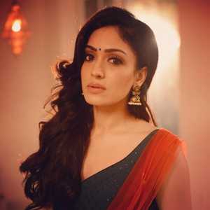 Khushali Kumar | Biography Birthday Family Struggles Net Worth Age