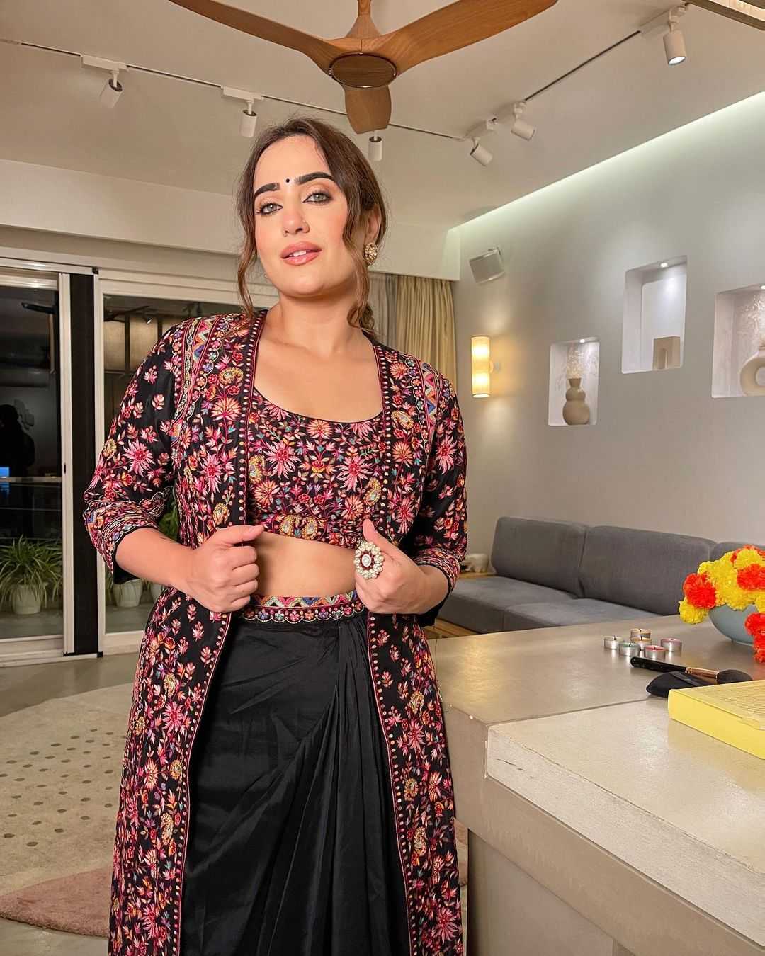 Kusha Kapila Age Husband Boyfriend Marriage Education