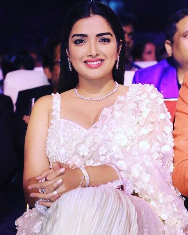 Amrapali Dubey- Biography, Age, Family, Education, Boyfriend, Career
