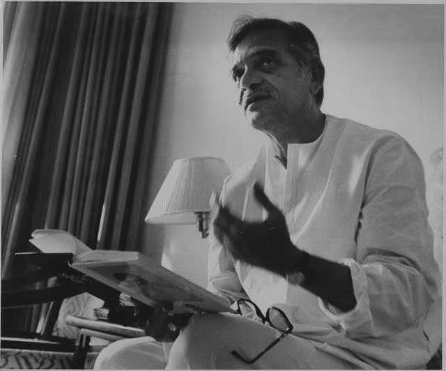 Gulzar - Awards, Wife, Movies, Daughter, Poems.