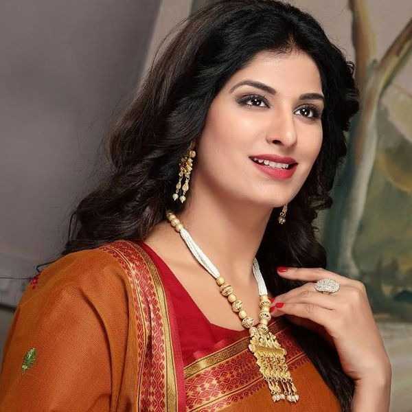 Poonam Dubey - Movies, Career, Age, Birthday, Net Worth