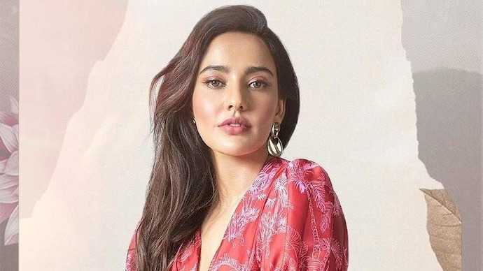 Neha Sharma In Mere Bina Song