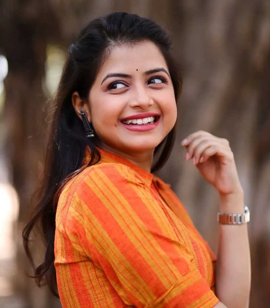 Tanvi Mundle Actor Age Husband Photos