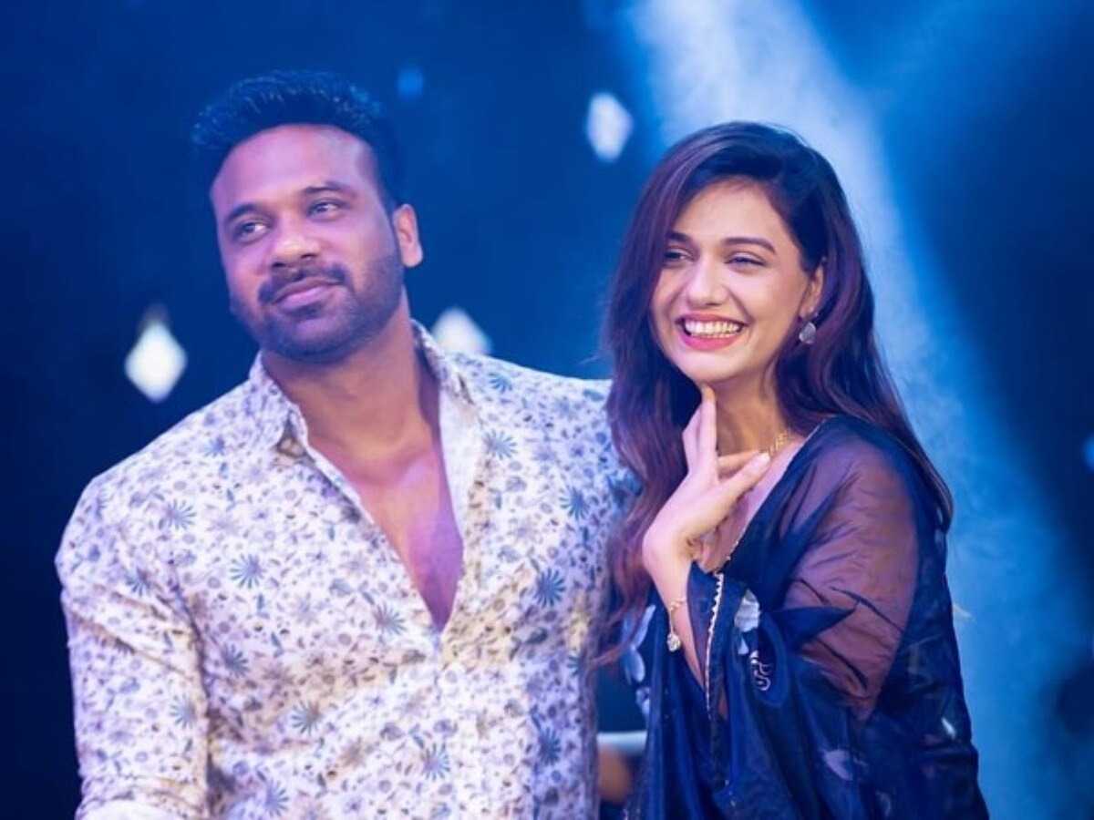 Divya Agarwal Biography, Age, Net worth, Boyfriend