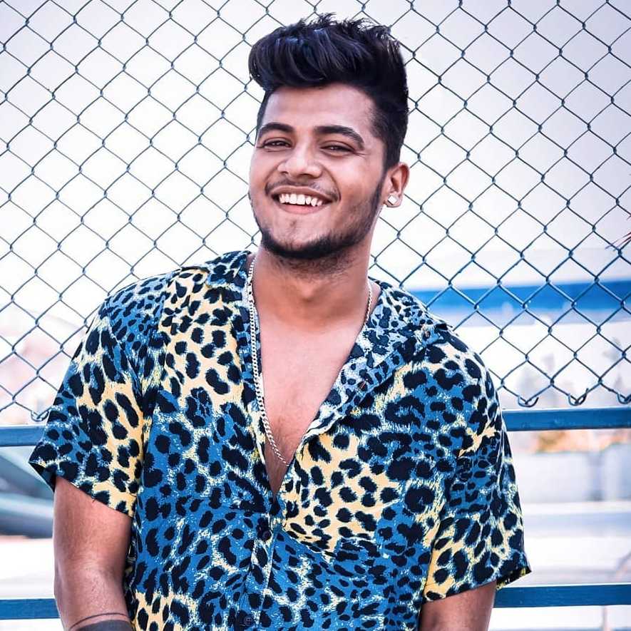 Bobby Year: 1973 Plot, Songs, Cast, Reviews, Trailer and More