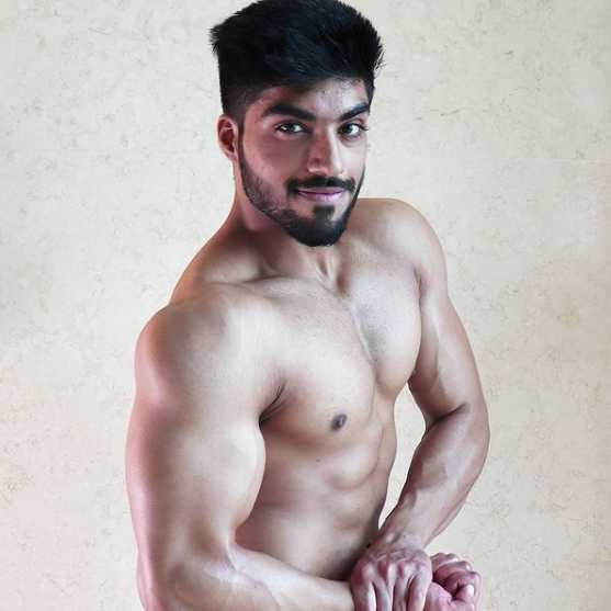Devansh Narula - Fitness Influencer & Model - Place Youtuber Instagram| Tring India