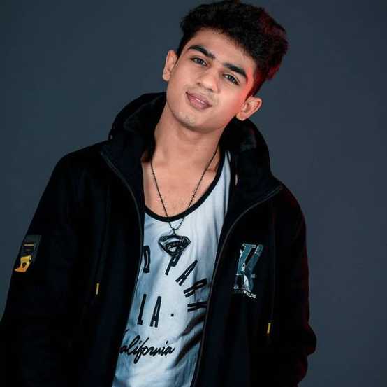 Devish Ahuja - Age Birthday BIography Instagram | Tring India