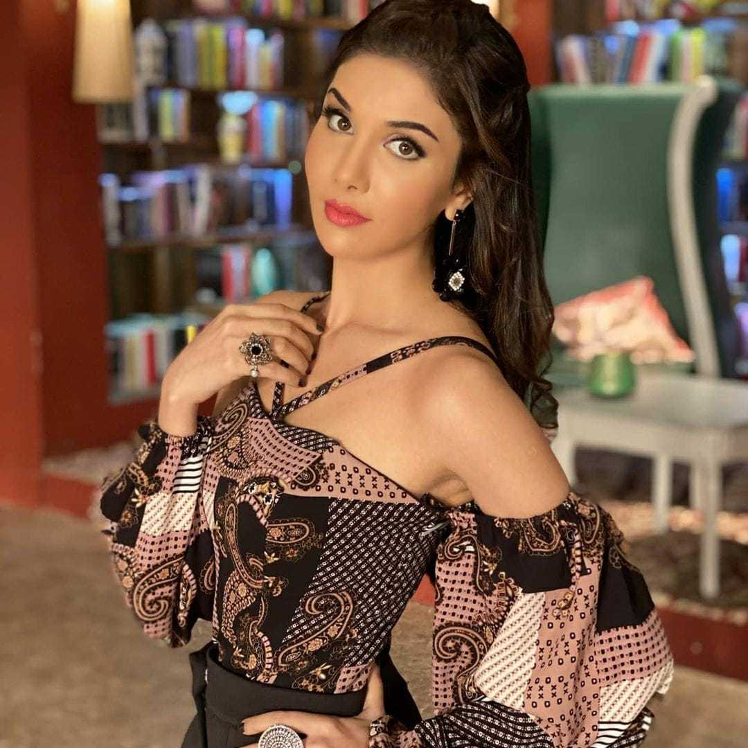 Tanu Khan with actress - Birthday Age Biography