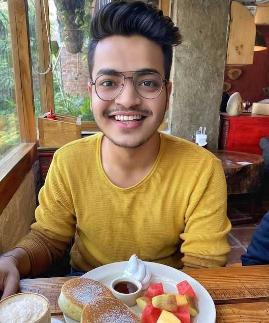 Akshit Gupta Blogger | Biography Content Creator