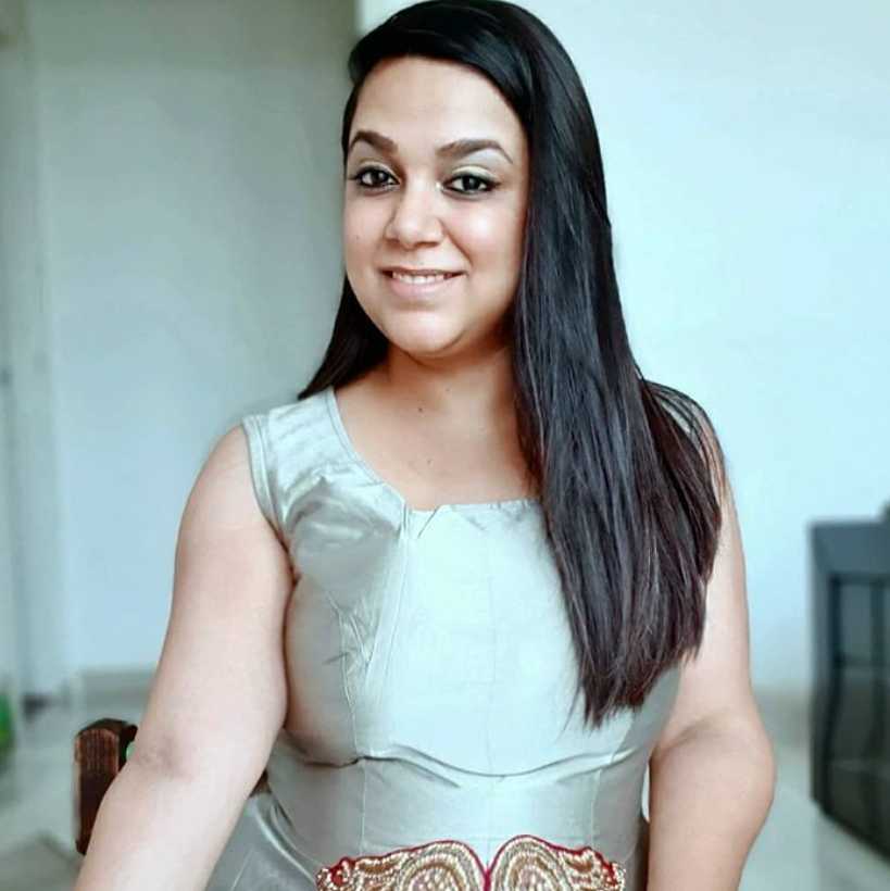 Neha Chugh, Blogger | Mom Influencer Fashion Beauty