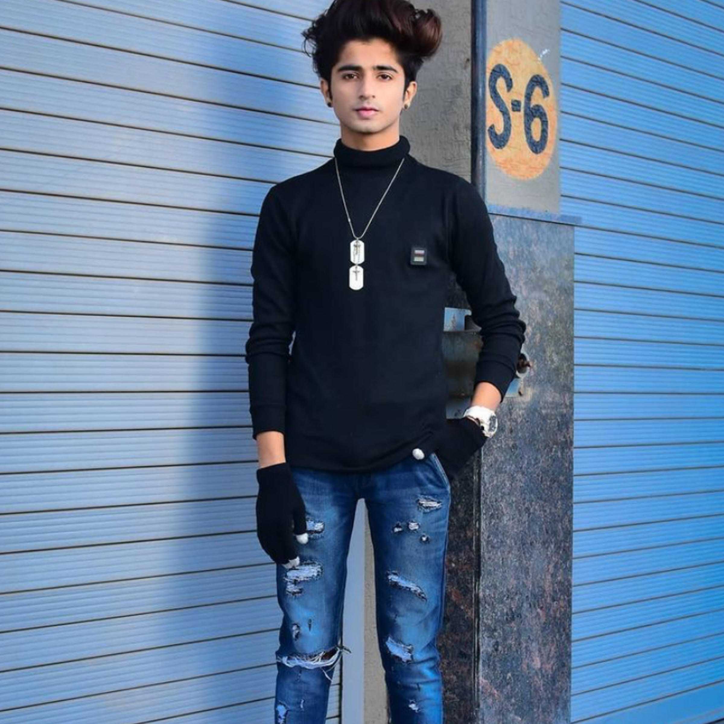 Gulshan Kalra Youtuber Girlfriend, Age, Wife, Family, Photos