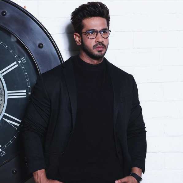 Malhar Pandya Model - Birthday,Place,Wife,Biography