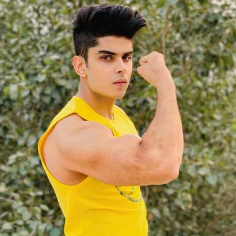 Tejas Yadav Biography Height Age Family Facts and More