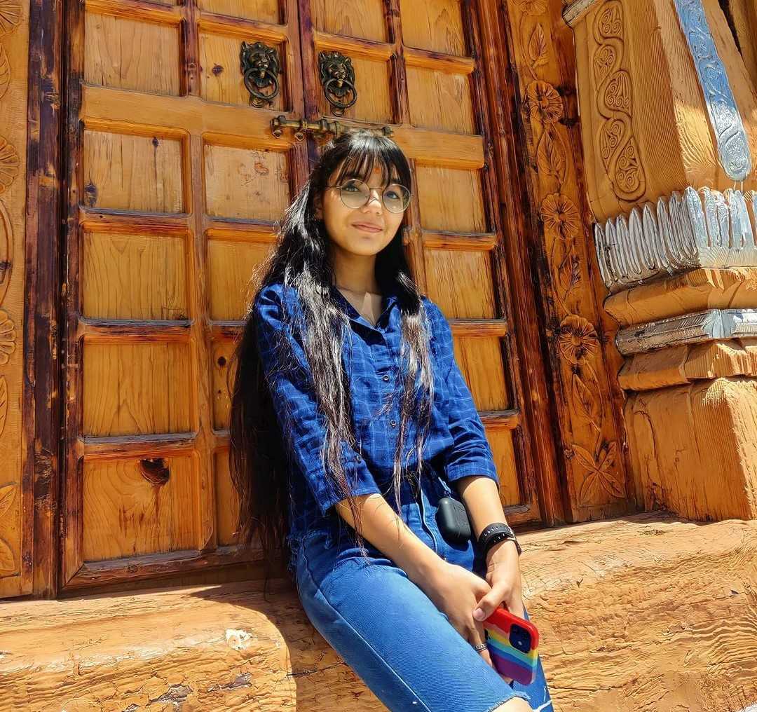 Palak Chauhan Singer | Biography Content Creator