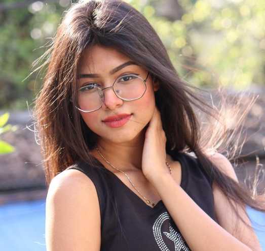 Anushka Singh Influencer Photos, Age, Boyfriend, Height, Birthday