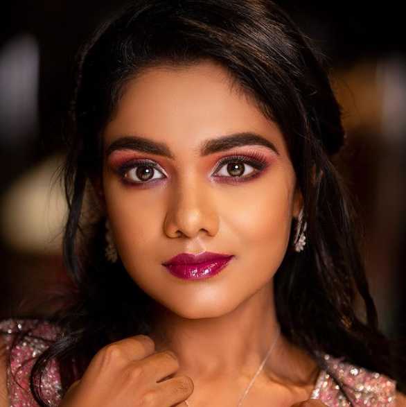Vishnupriya Model Photos, Age, Movies, Boyfriend, Biography