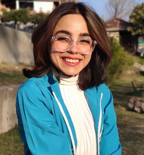 Aparna Devyal Video Creator Age, Biography, Birthday, Family, Boyfriend