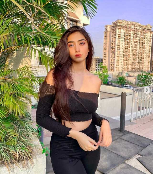 Nazila Sitaishi Influencer Biography, Age, Family, Height