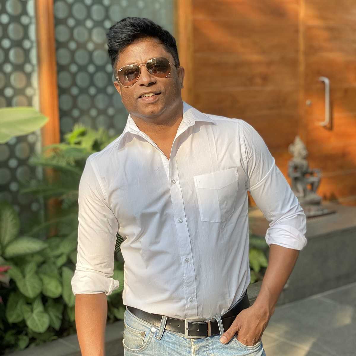 Anand Kumar Writer Wife, Education, Age, Biography, Family