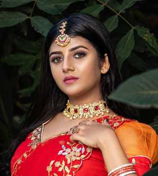 Gabriella Charlton TV Artist | Age Birthday Biography