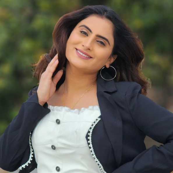 Zeel Joshi Actress Biography Birthday Age Instagram Movies