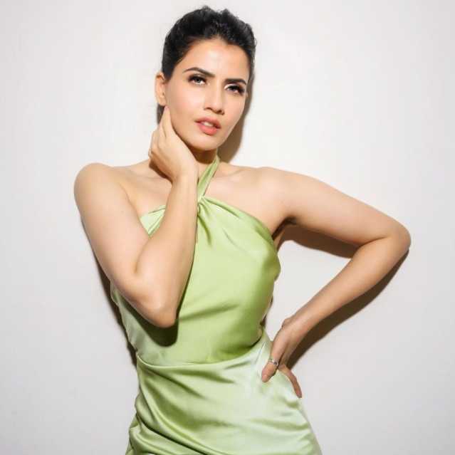 Smiriti Kalra Actress Height Age Birthday Instagram Photos