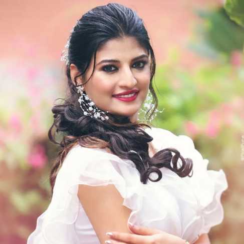 Gayatri Jadhav Movie Artist | Age Birthday Biography