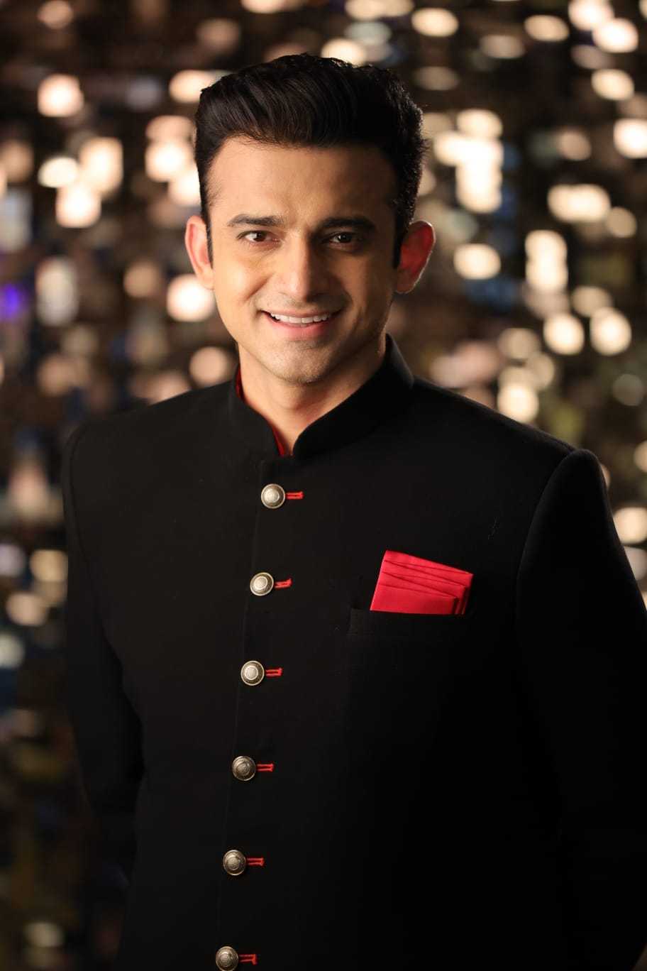 Romiit Raaj - Birthday Age Shows Wife Daughter | Tring India