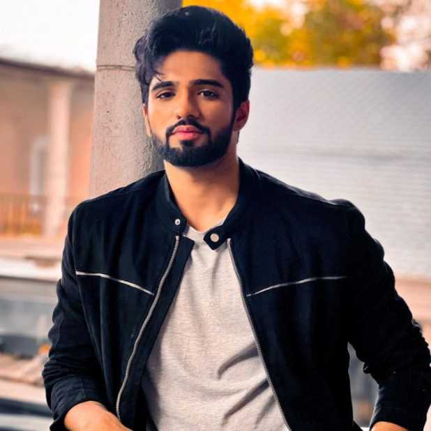 Zeeshan Khan Actor Height Age Girlfriend Model Family Biography