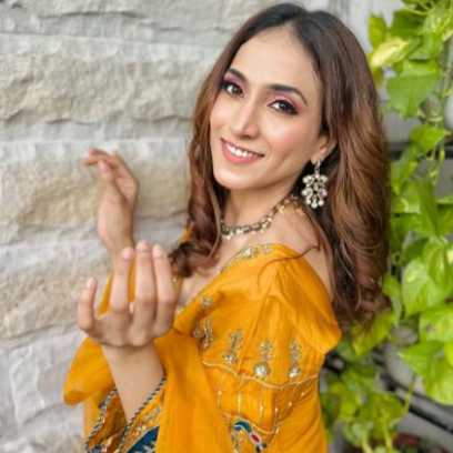 Hashneen Preet Kaur Chauhan Movie Artist | Age Birthday Biography