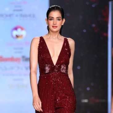 Shubhi Joshi Models | Age Birthday Biography