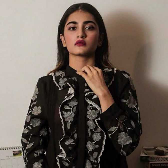 Isha Vaidya Model Influencer | Biography Career Instagram